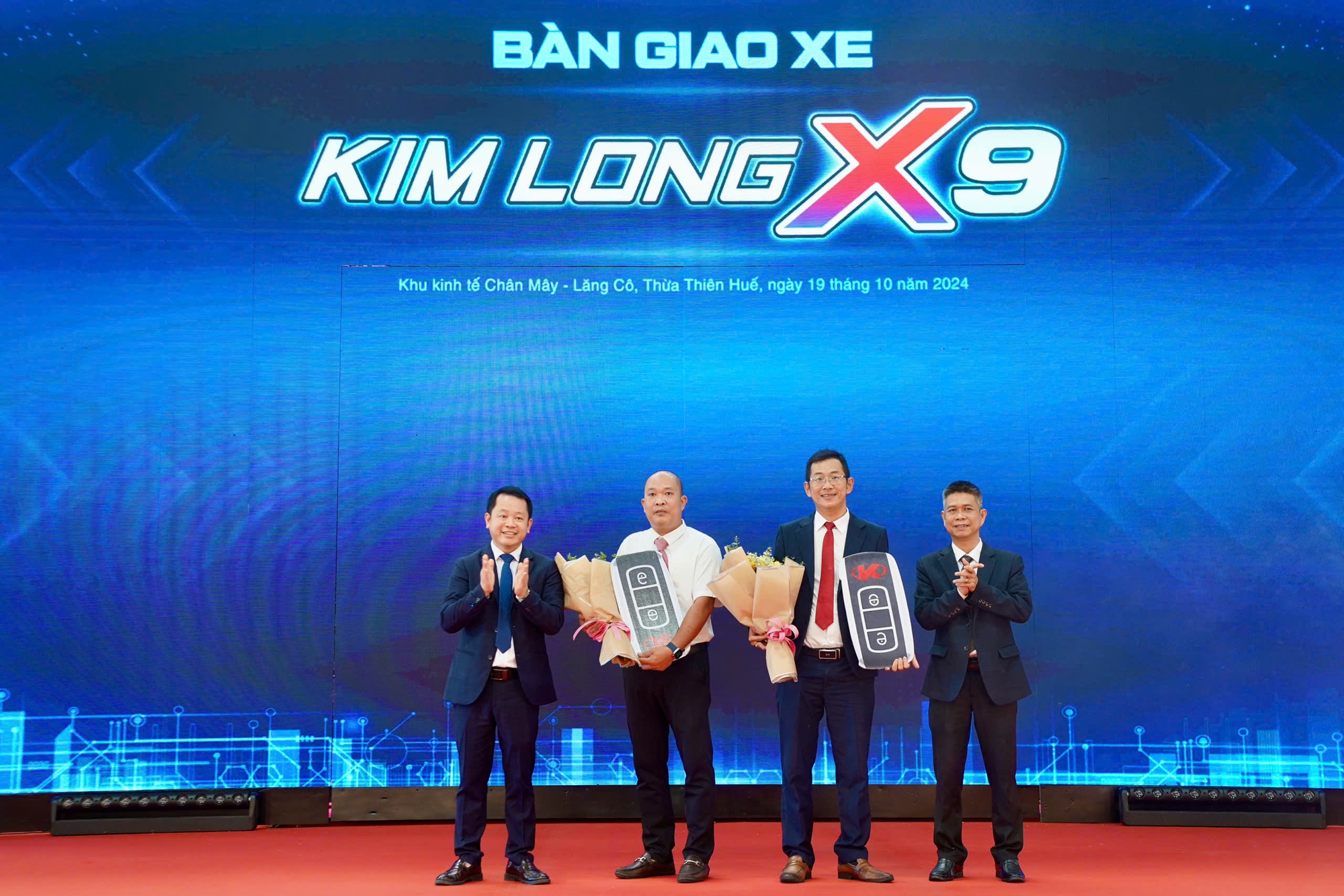 Kim Long Motor ra mắt thương hiệu xe minibus Kim Long X9