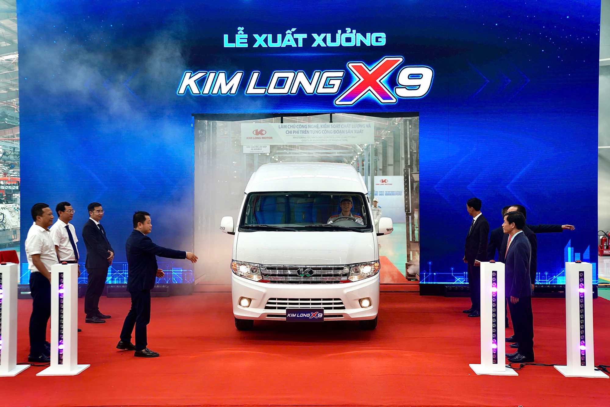 Kim Long Motor ra mắt thương hiệu xe minibus Kim Long X9