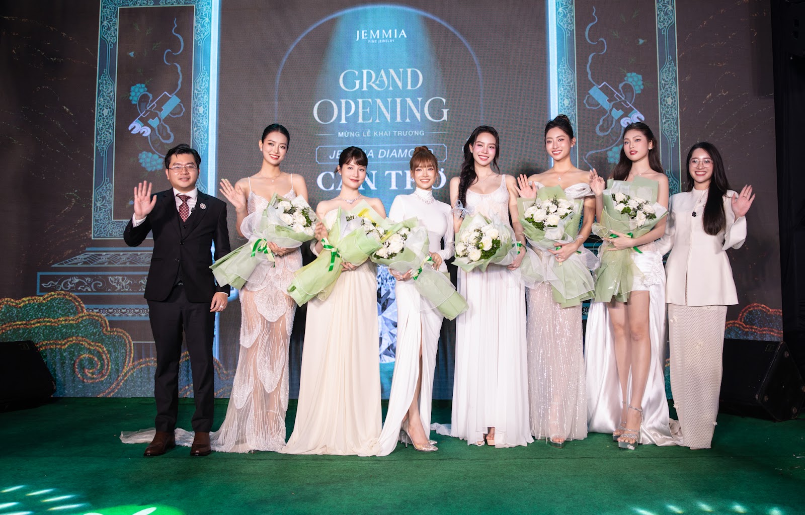 Jemmia Diamond opens in Can Tho, donates 100 million to local charity ...