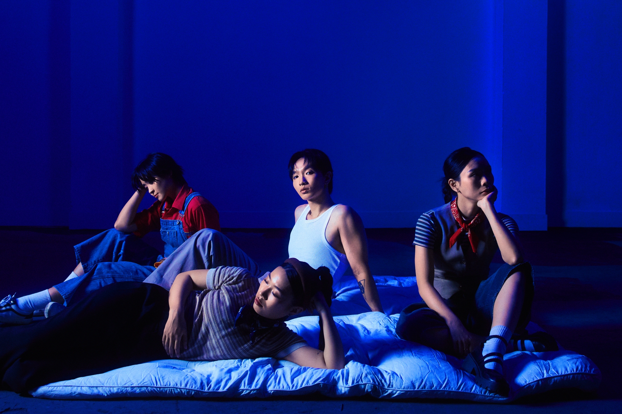 Hoàng Dũng 'Nàng thơ' có gì mới với MV 'La bàn'