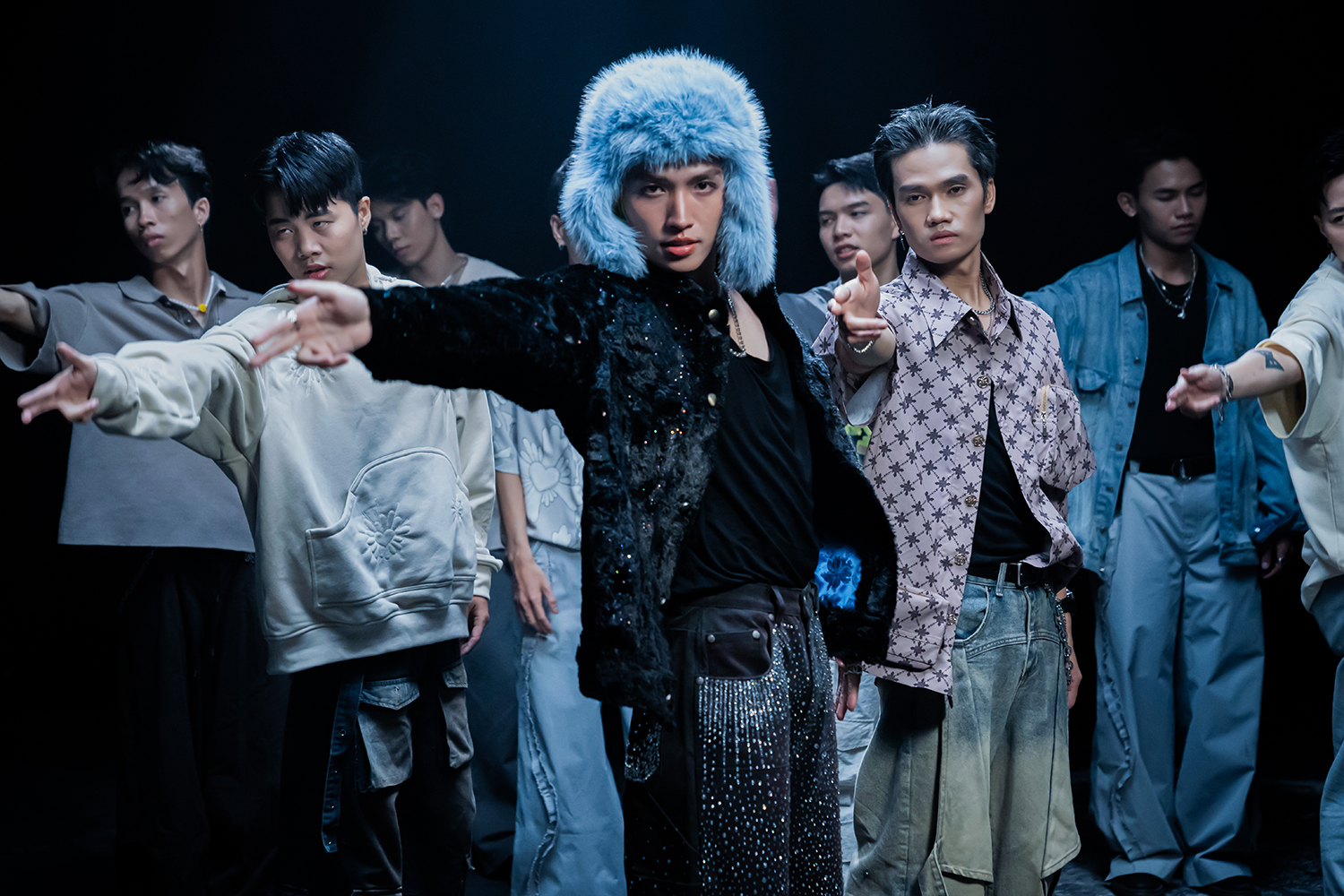 Cody Nam Võ đeo trang sức 6 tỉ đồng trong MV mới