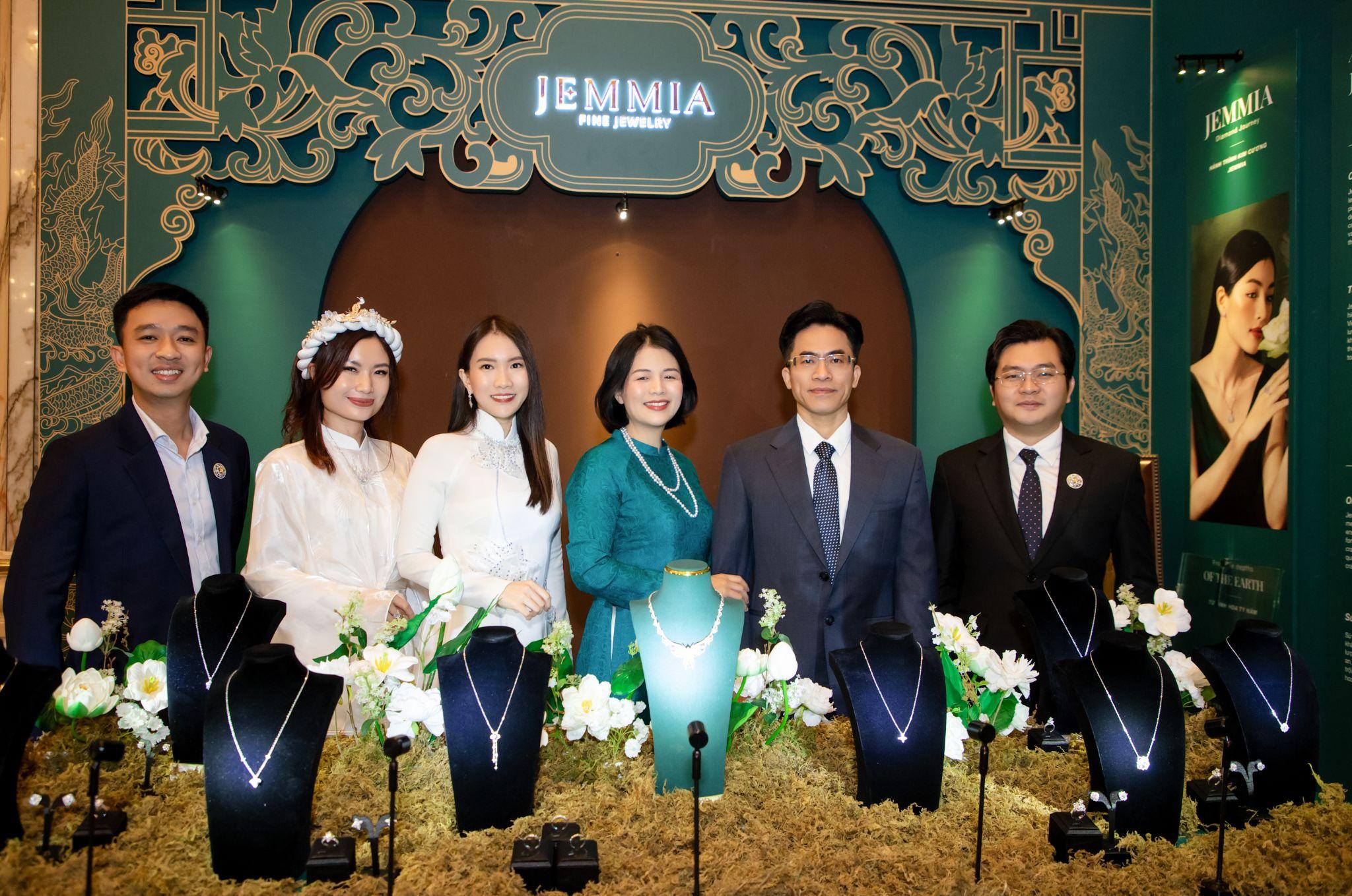 Jemmia Diamond ghi dấu bản sắc Việt tại UAE với 'Vũ Khúc Thiên Phượng'