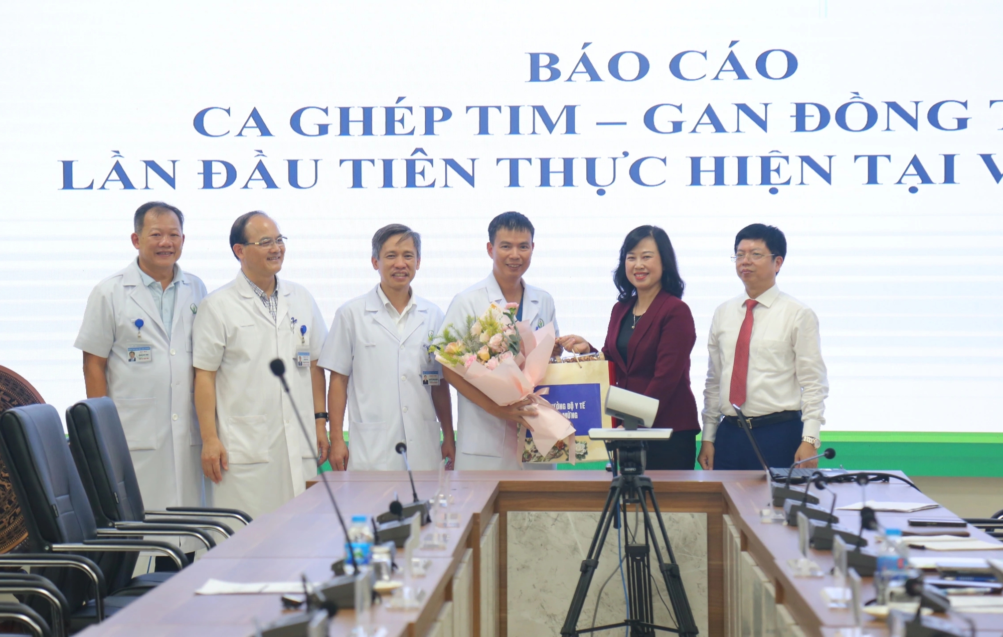 Bệnh viện Việt Đức thực hiện ca ghép tim, gan đầu tiên tại Việt Nam