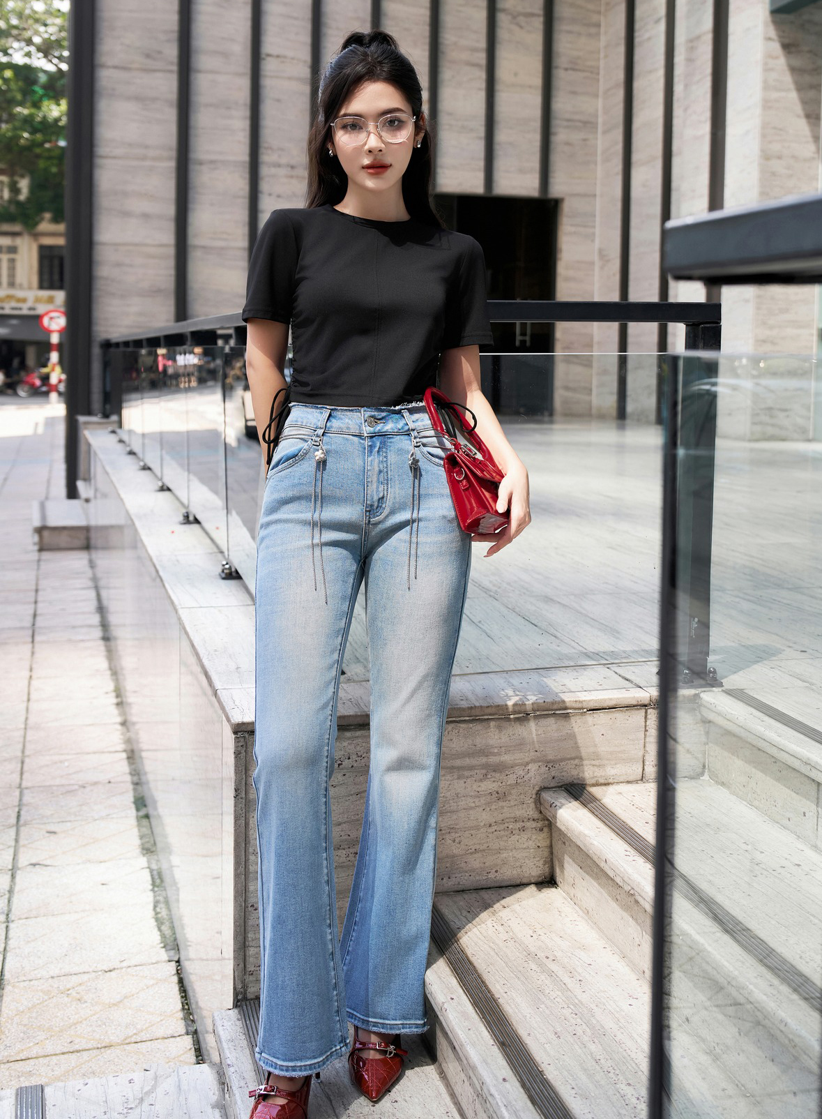 Diện mạo công sở hoàn hảo với quần jeans và chân váy denim