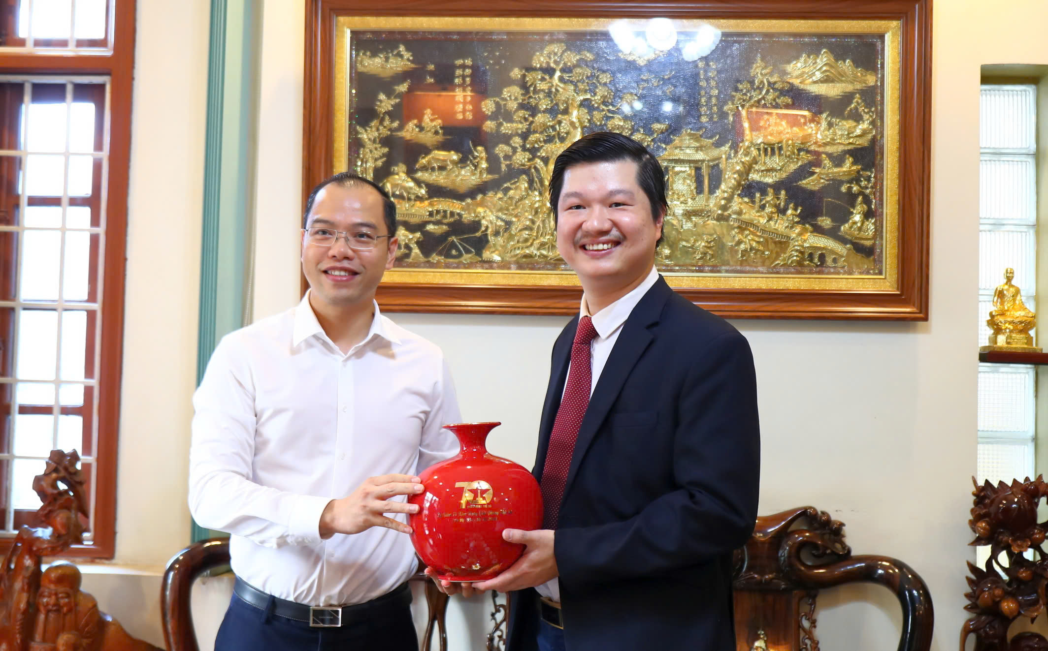 Anh Bùi Quang Huy thăm nhà khoa học trong top ảnh hưởng nhất trên thế giới