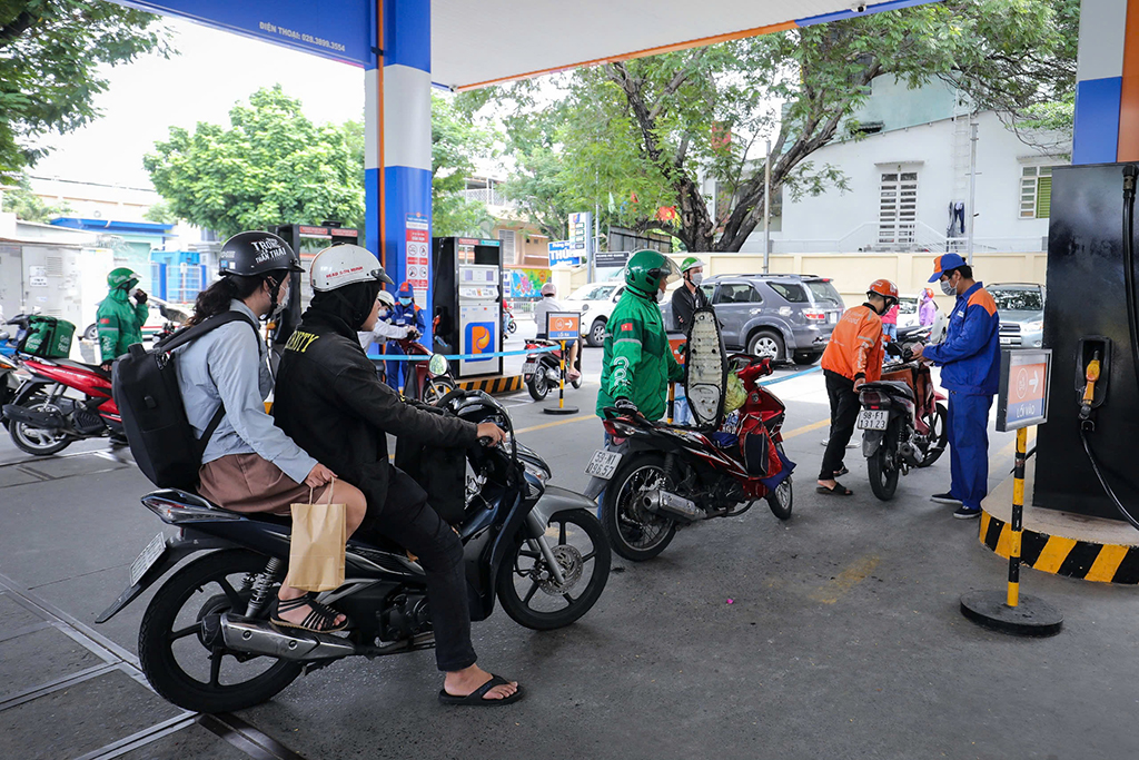 Sao chưa bỏ thuế tiêu thụ đặc biệt với xăng, máy lạnh? | VOZ