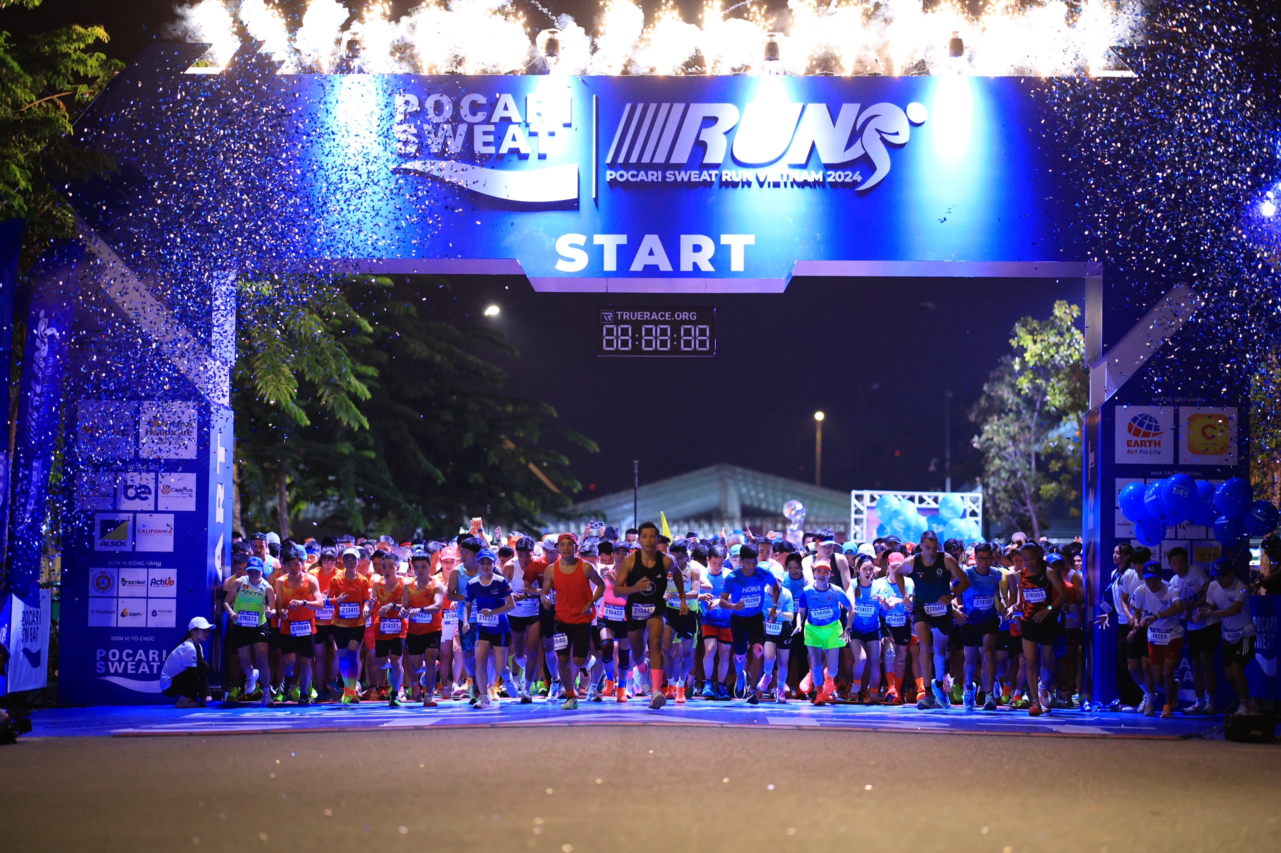 8.000 VĐV tranh tài sôi nổi giải chạy Pocari Sweat Run Việt Nam