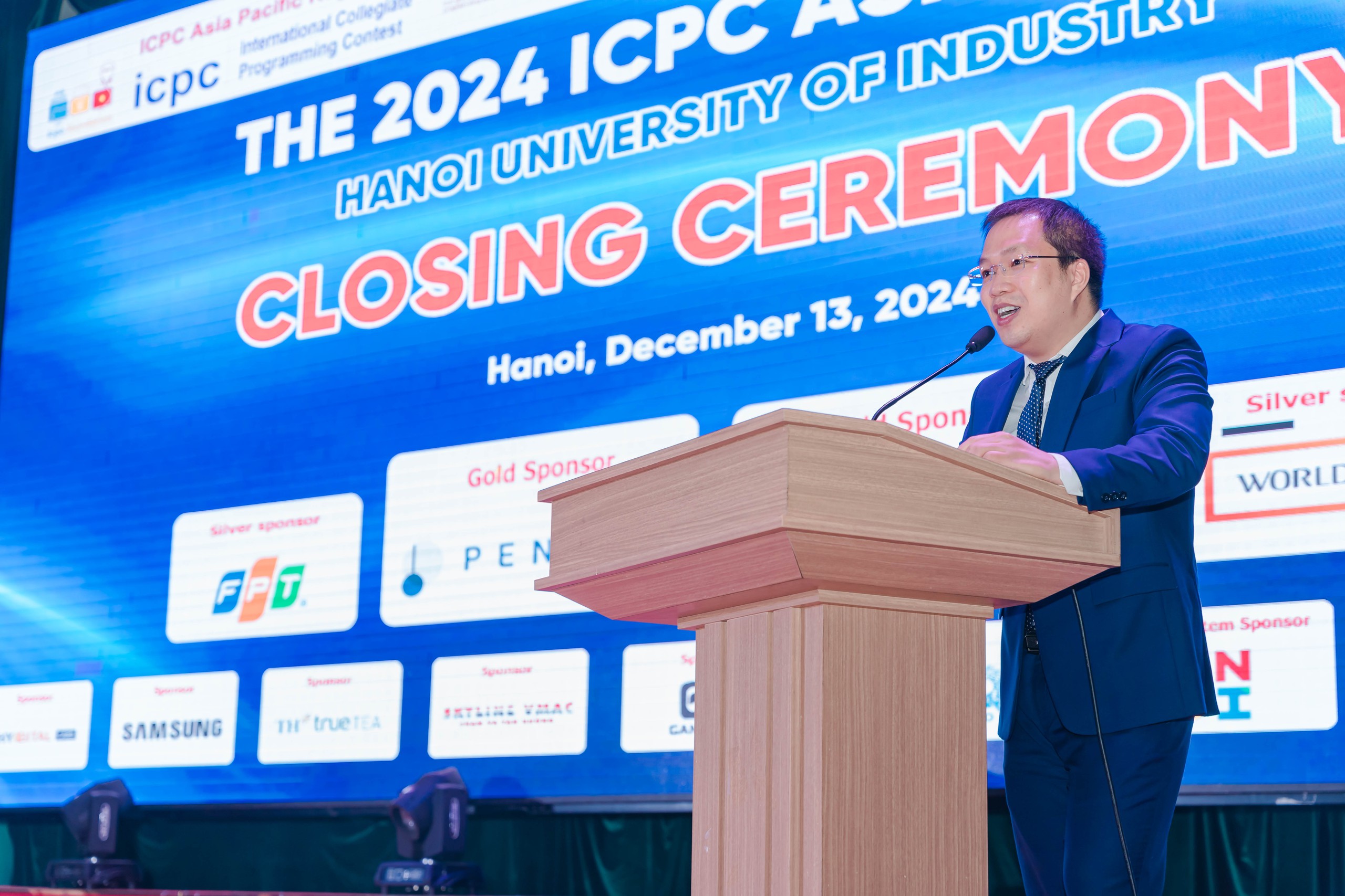 HUTECH nhận cờ đăng cai OLP’25, Procon và ICPC Asia HoChiMinh city 2025