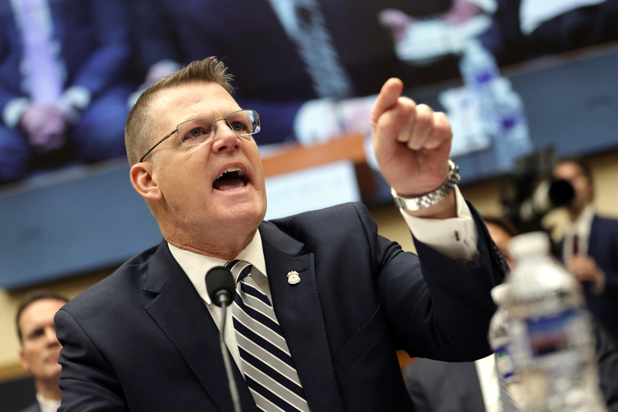 Khẩu chiến tại phiên điều trần vụ ám sát ông Trump