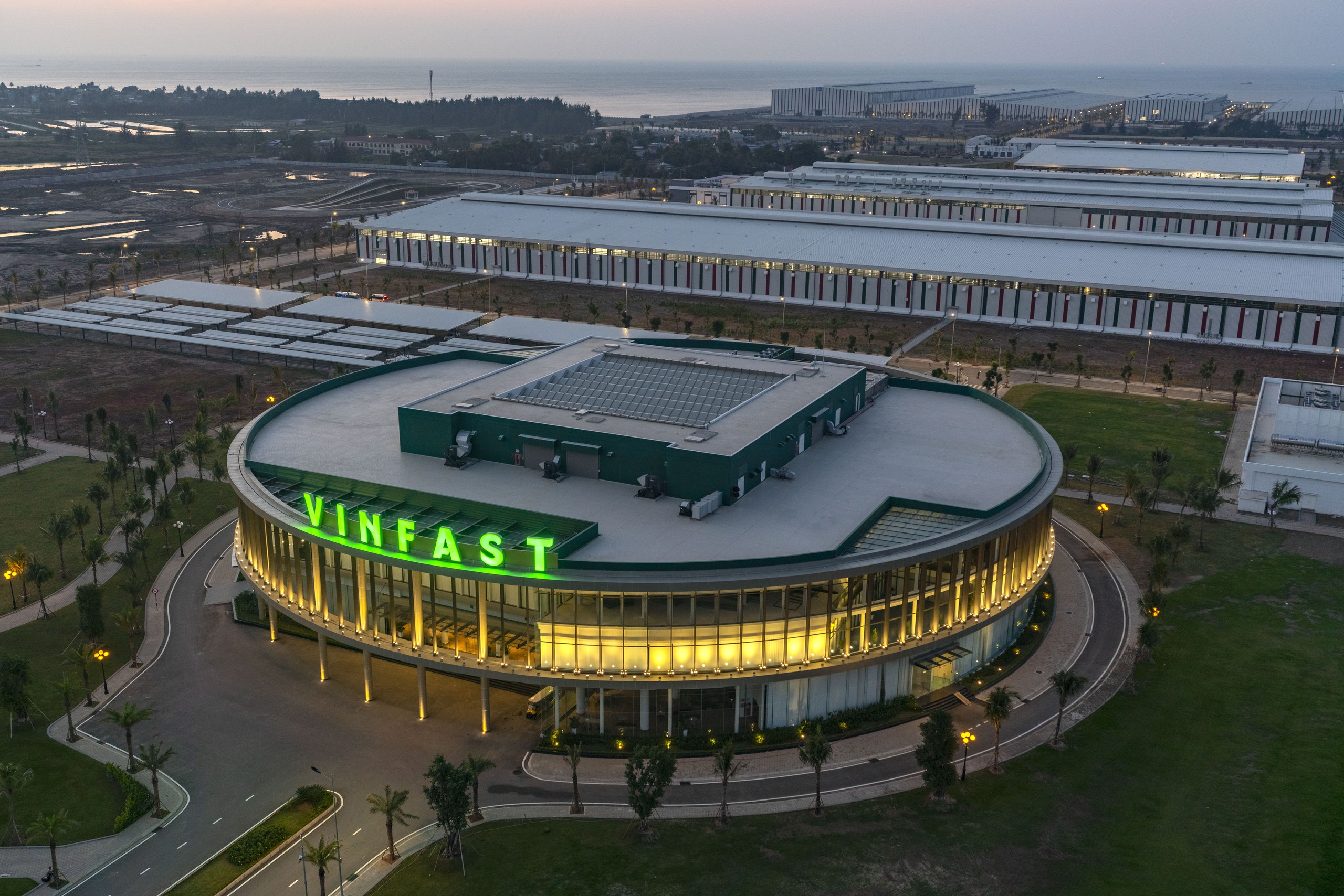 Vingroup đạt doanh thu kỷ lục gần 200.000 tỉ đồng