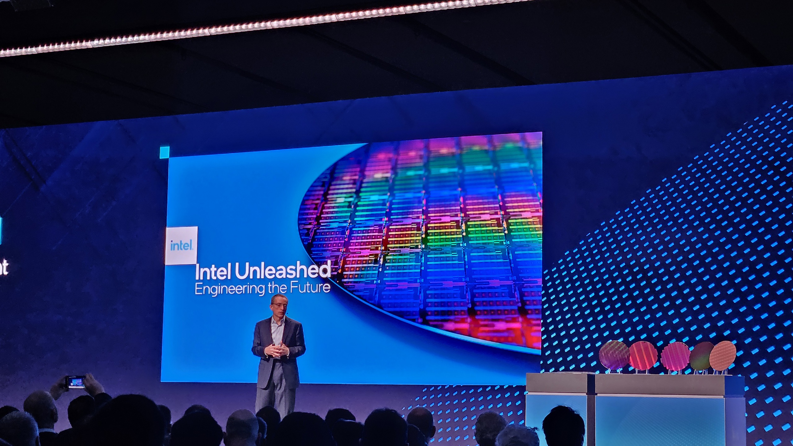 Intel “chơi lớn” giữa cuộc chiến công nghệ Mỹ - Trung | VOZ