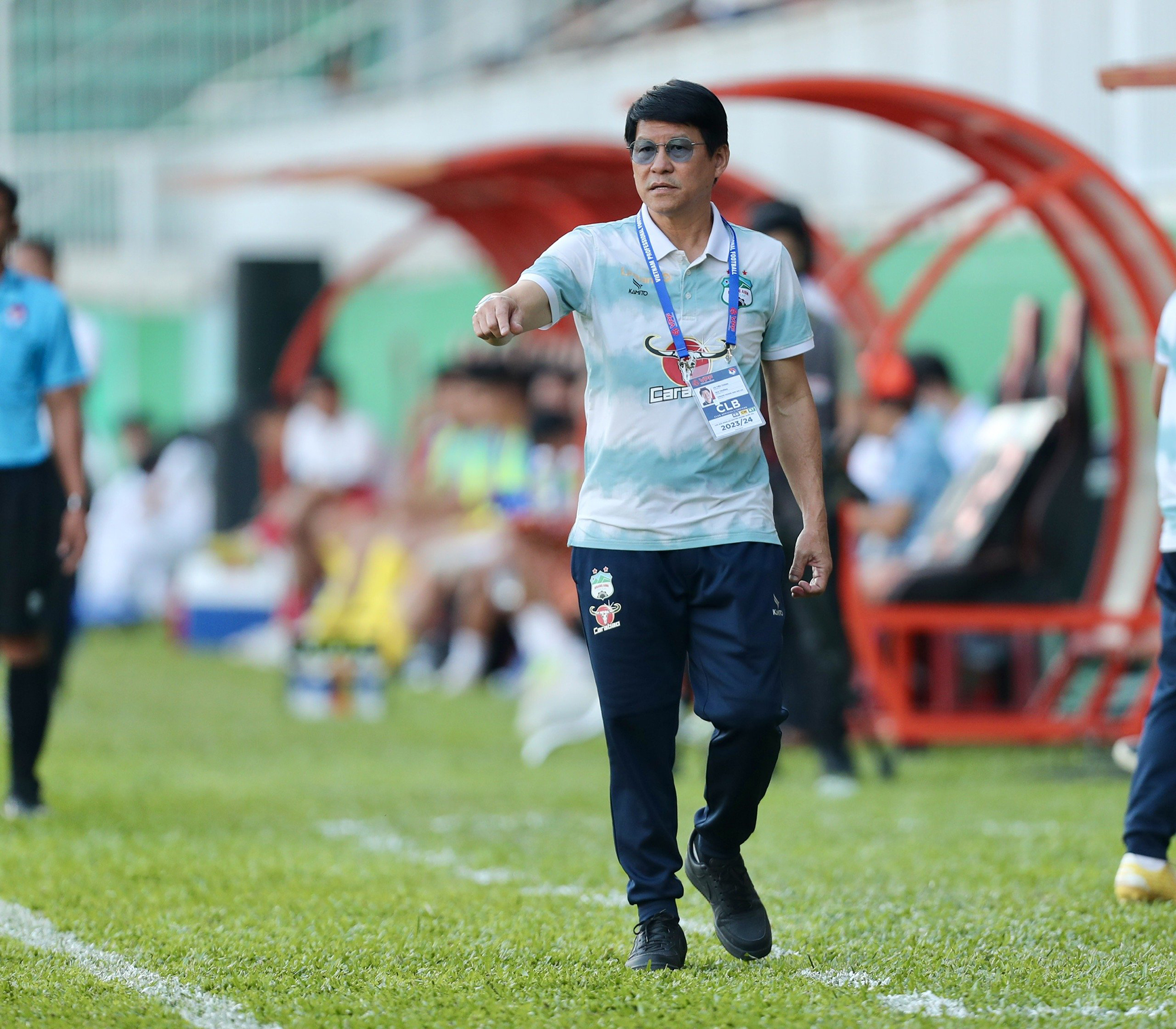 HLV Vũ Tiến Thành chưa thể giúp HAGL hồi sinh