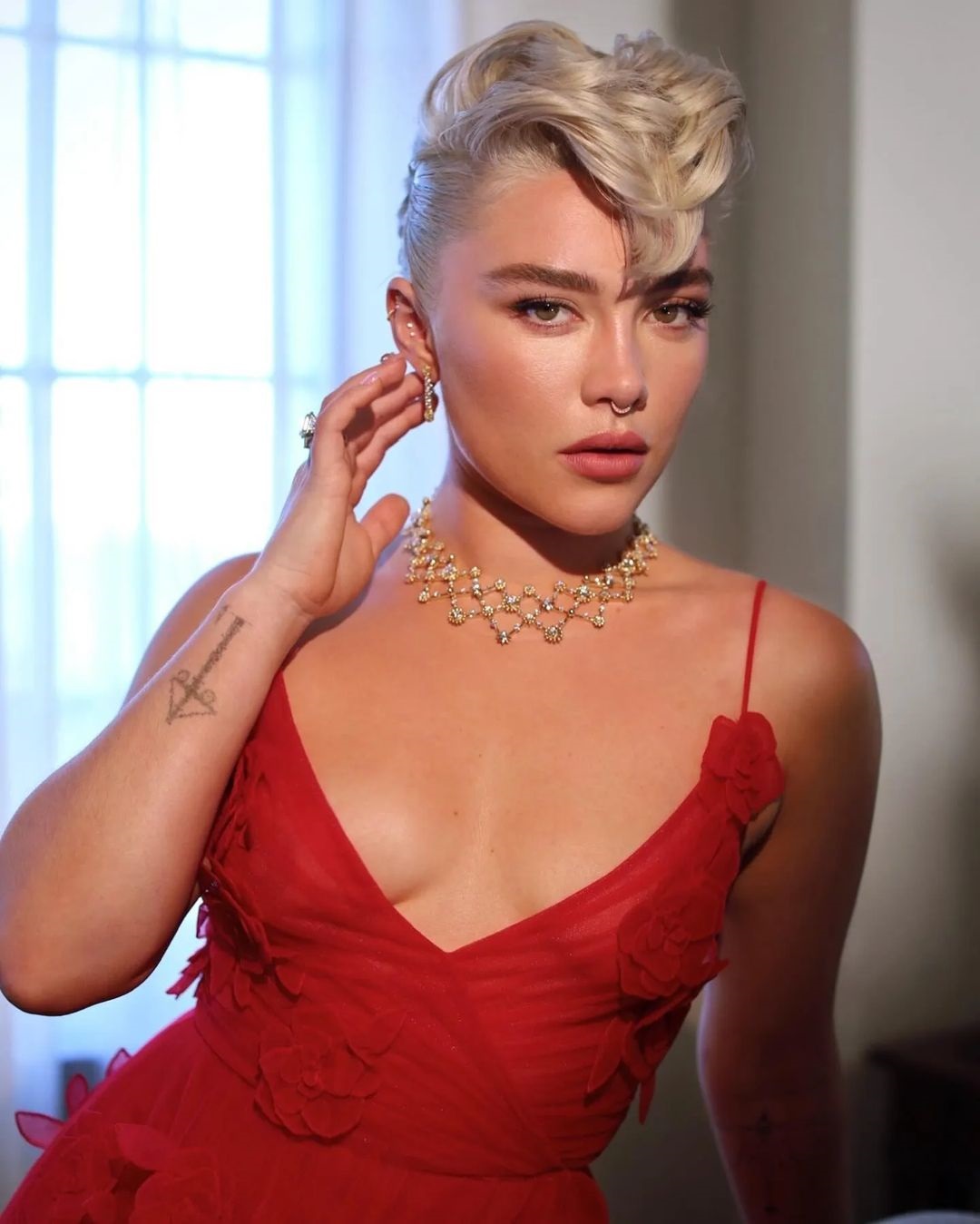 Nhan sắc quyến rũ của mỹ nhân không ngại cảnh nóng Florence Pugh