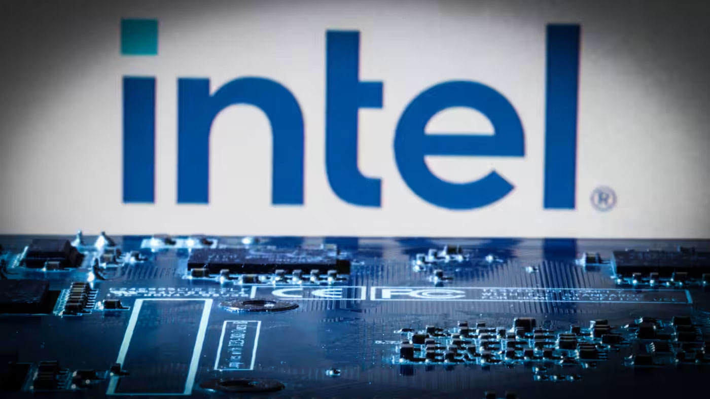Intel đặt mục tiêu cung cấp chip cho 100 triệu PC AI | VOZ