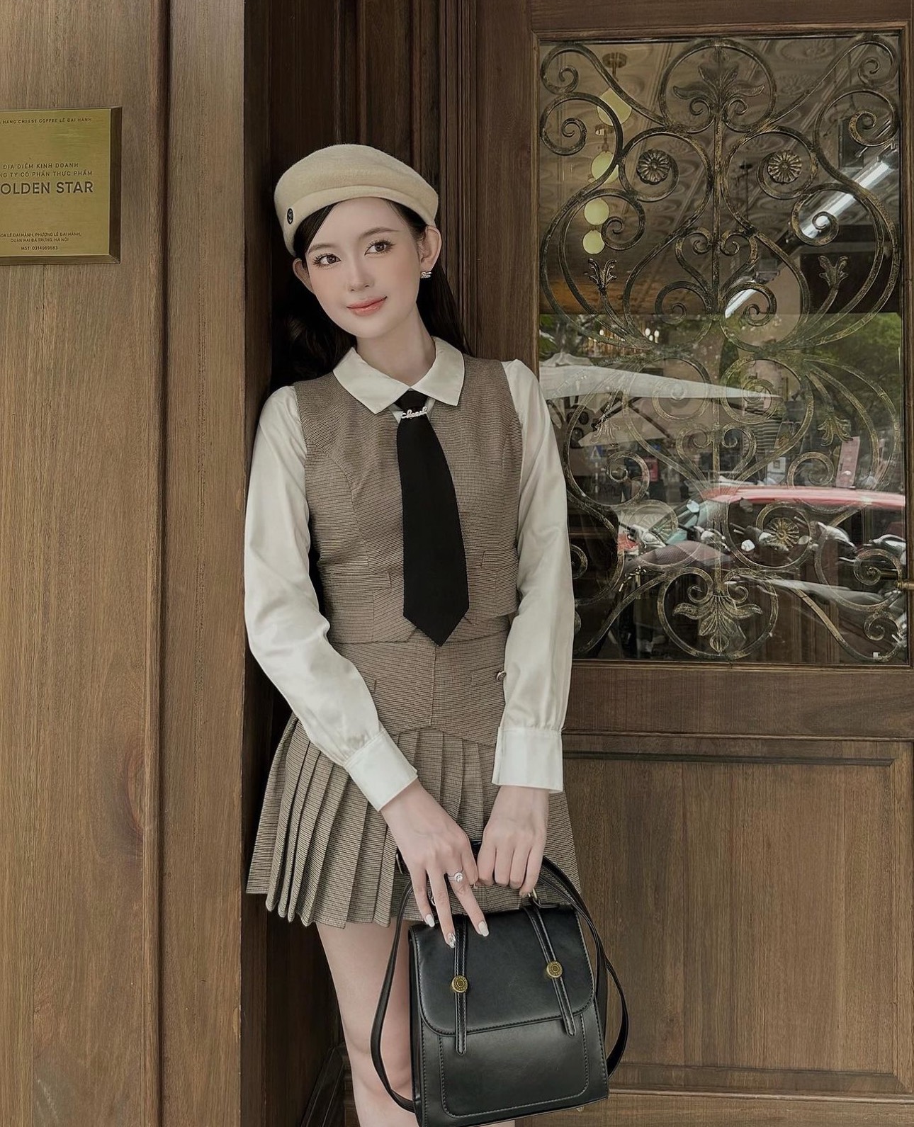 Trở về tuổi đôi mươi với phong cách preppy tinh nghịch