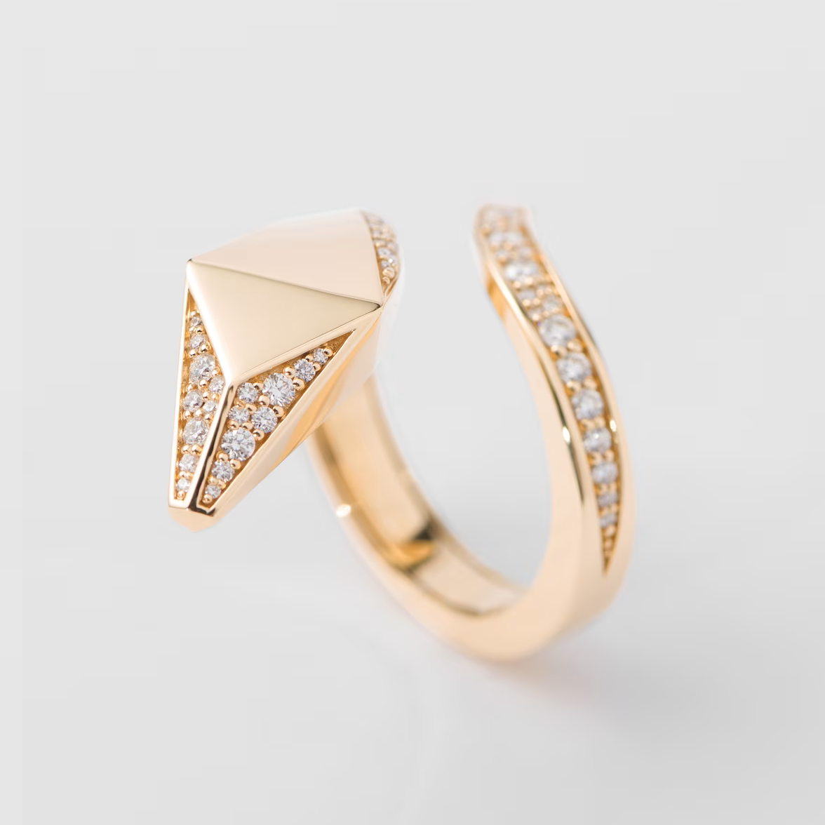 Kim cương nhân tạo có hạ thấp giá trị của các tín đồ thời trang?