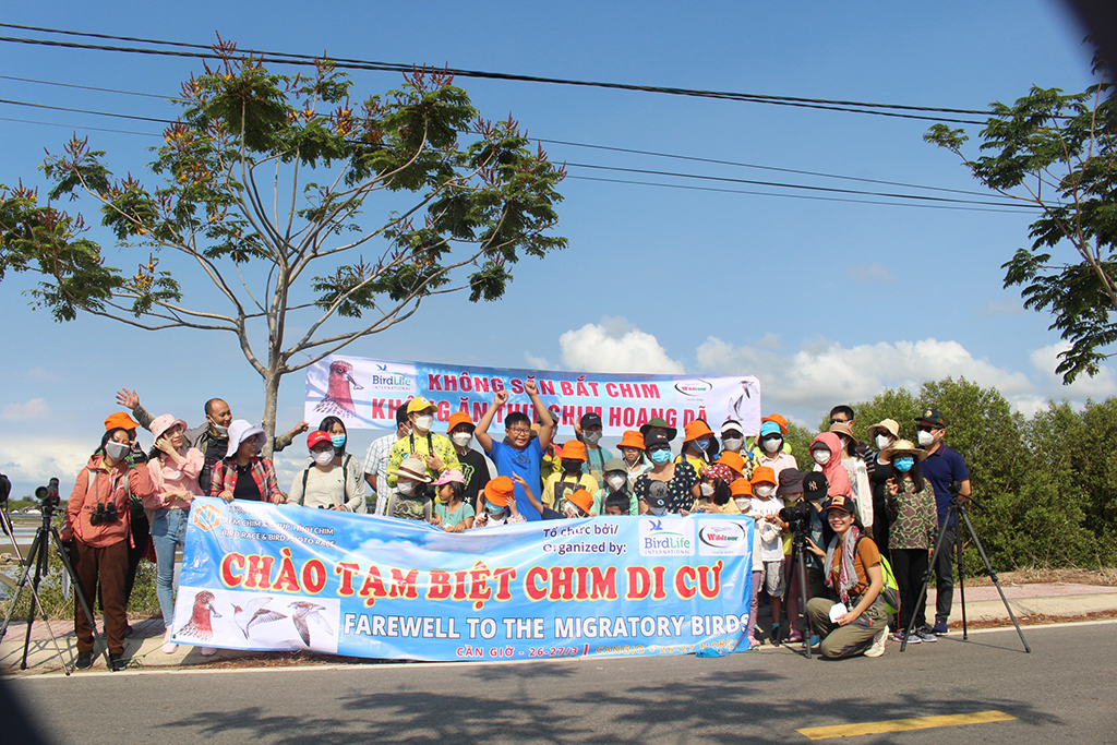 Những người 'hành xác' vì chim di cư