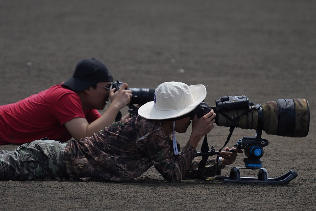 Những người 'hành xác' vì chim di cư