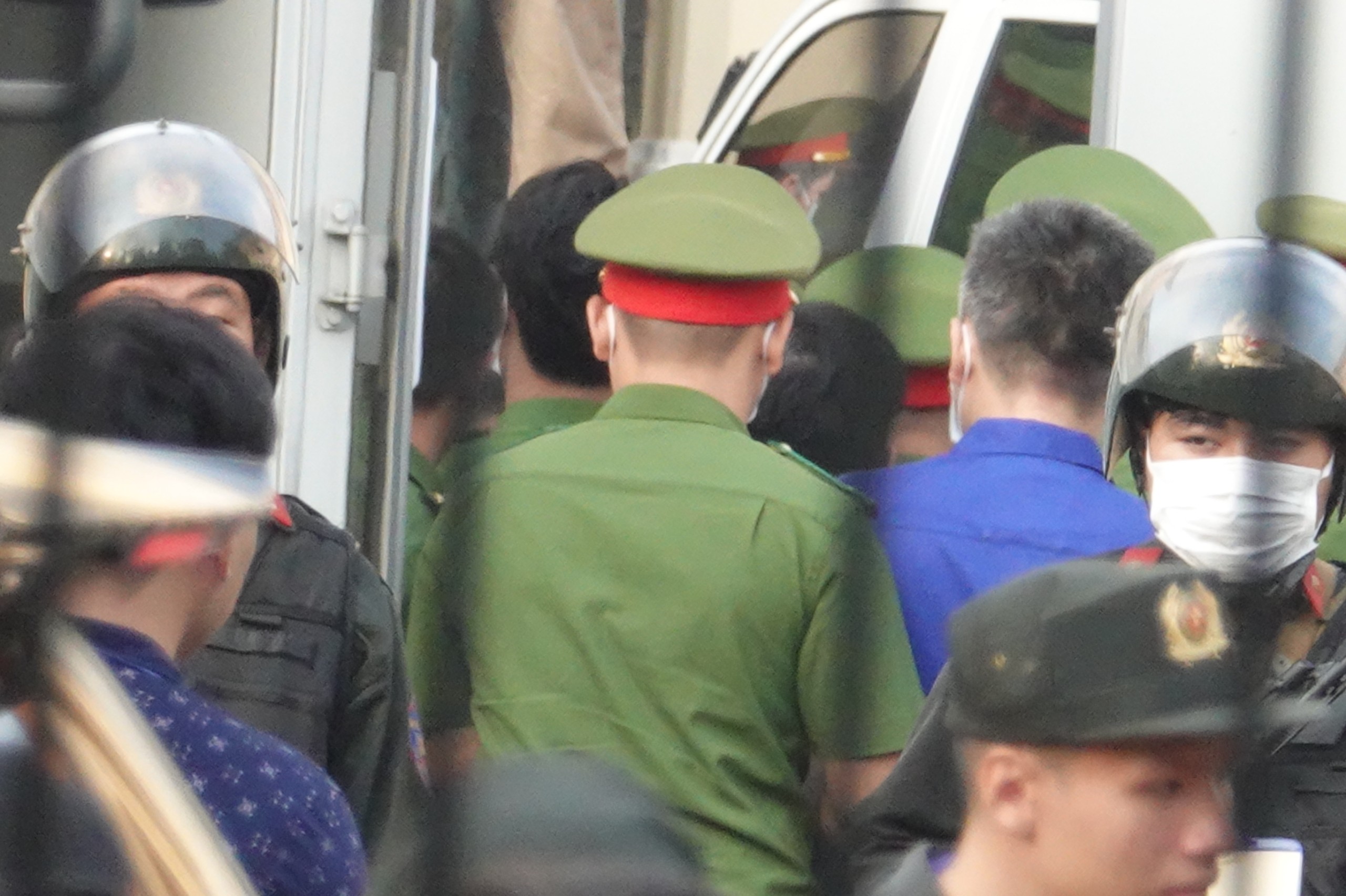 Xét xử vụ án Trương Mỹ Lan - Vạn Thịnh Phát: Bị cáo Trương Mỹ Lan 'tinh ...