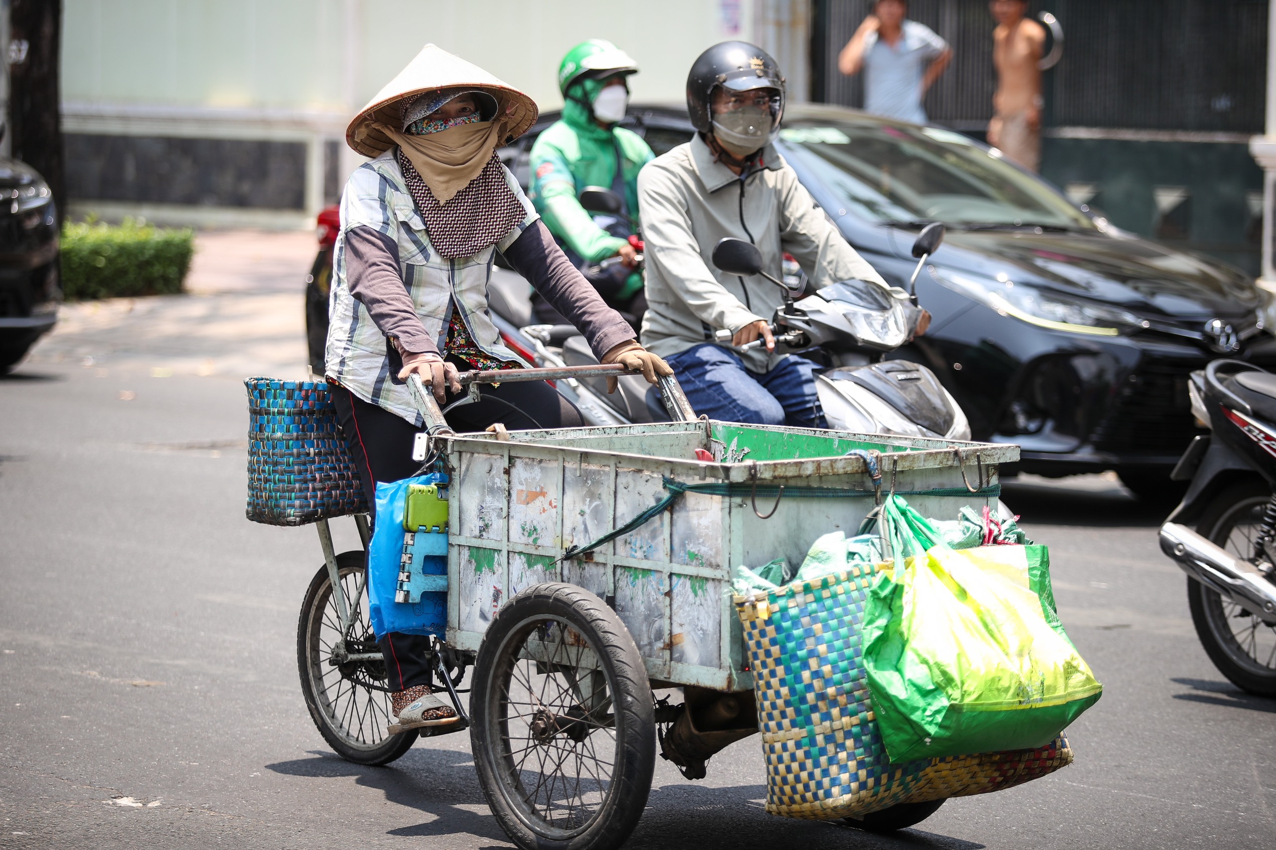 Hôm nay TP.HCM nắng nóng sát mốc lịch sử, Nam bộ nhiều nơi 40 độ C
