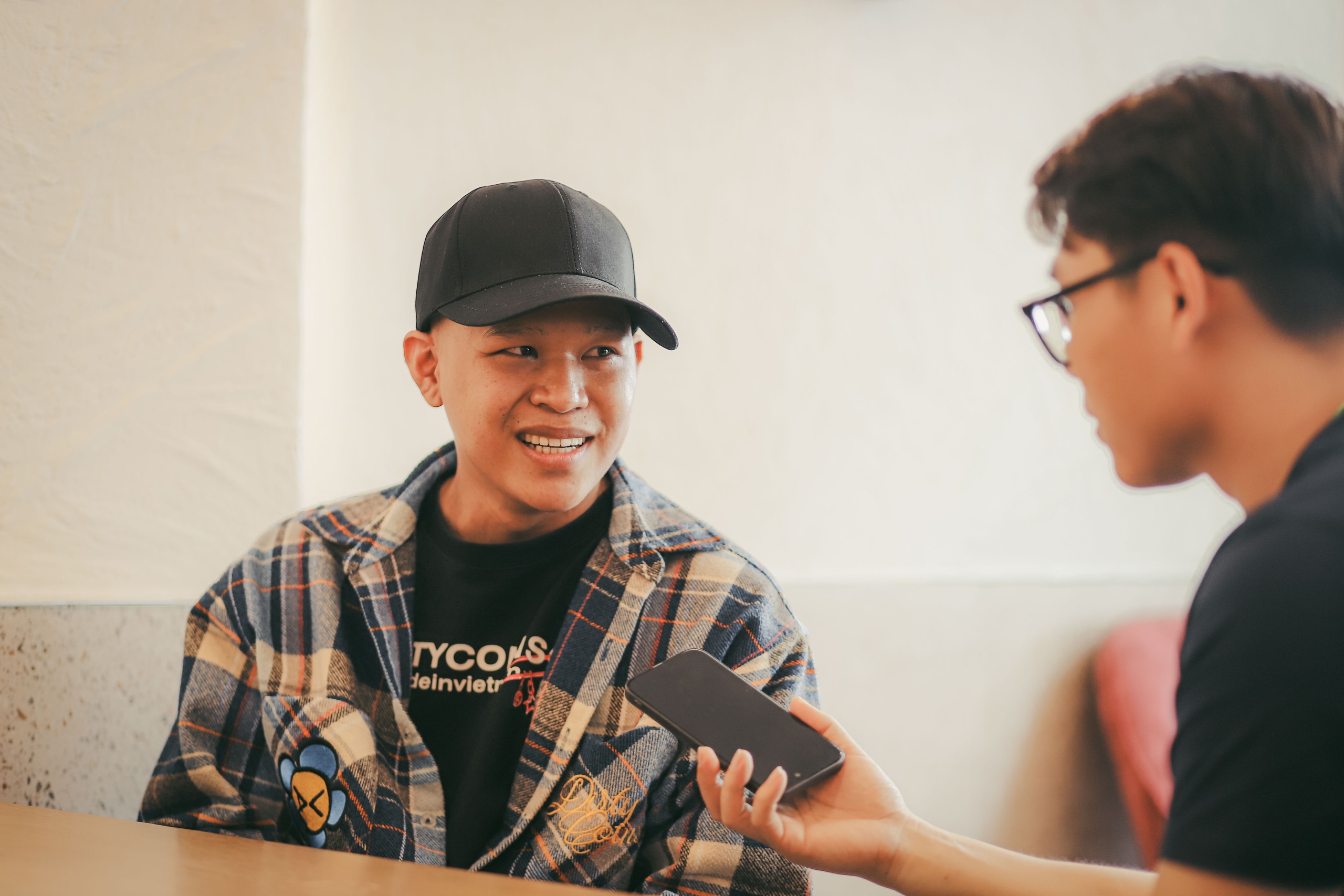 Rapper Long Nón Lá tiết lộ đang hóa trị, tập cách chấp nhận biến cố