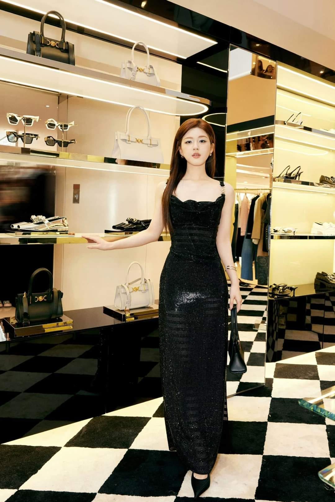 Diện váy đen, Rosé được khen nức nở, Lộ Tư lại 'lép vế' trước dàn mỹ nhân