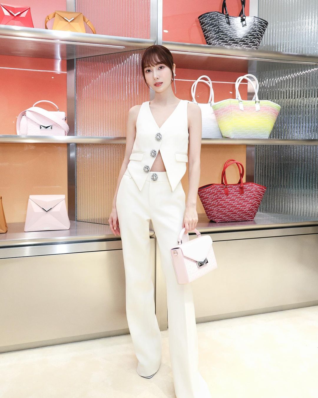 Áo gile nâng tầm vẻ ngoài cho nàng trong mùa nắng nóng