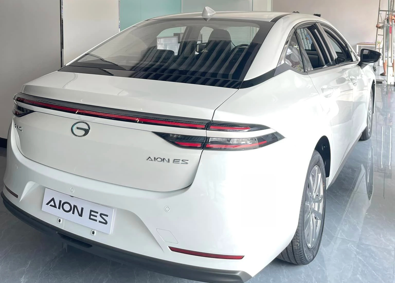 Ô tô điện Trung Quốc Aion ES về Việt Nam, cấu hình thấp chạy dịch vụ