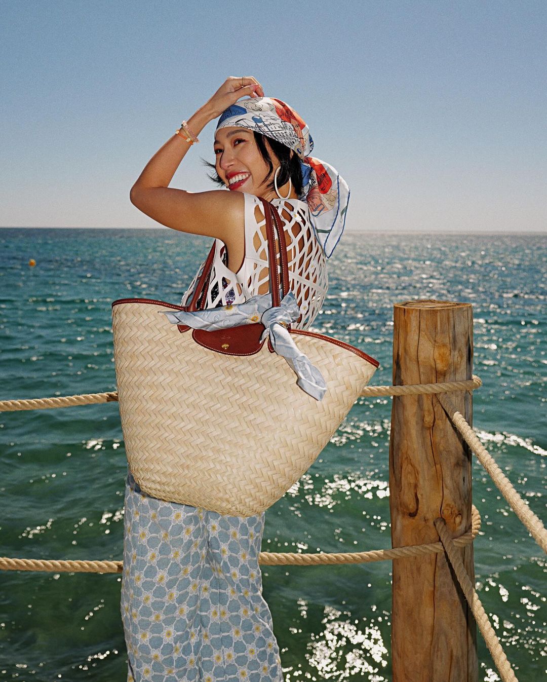 Chiếc túi xách oversized nhất định bạn phải sở hữu hè này