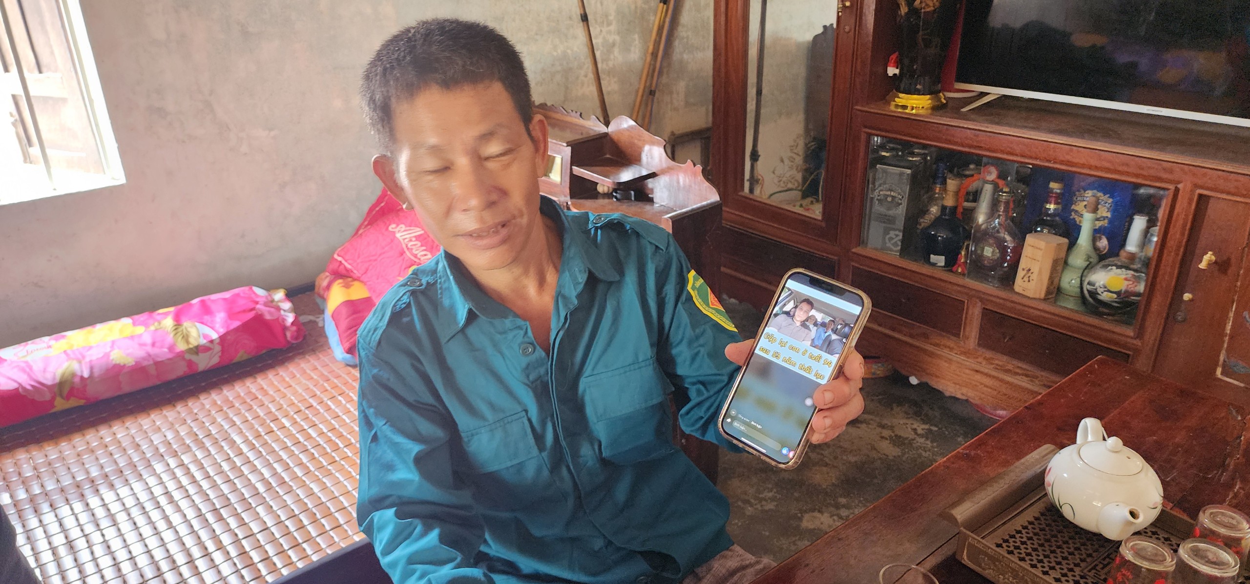 Cha và con 'lạc nhau' gần 50 năm, bất ngờ tìm thấy nhau ở tuổi xế chiều