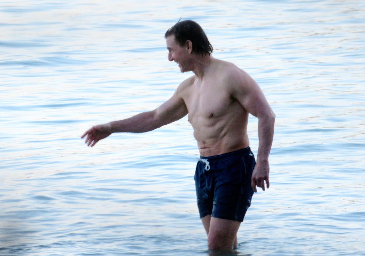 Tom Cruise trẻ trung ở tuổi 62