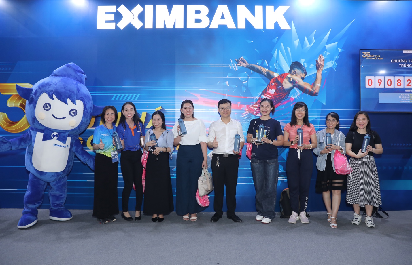 Giải chạy đêm Ho Chi Minh City Night Run Eximbank 2024 chính thức khai mạc