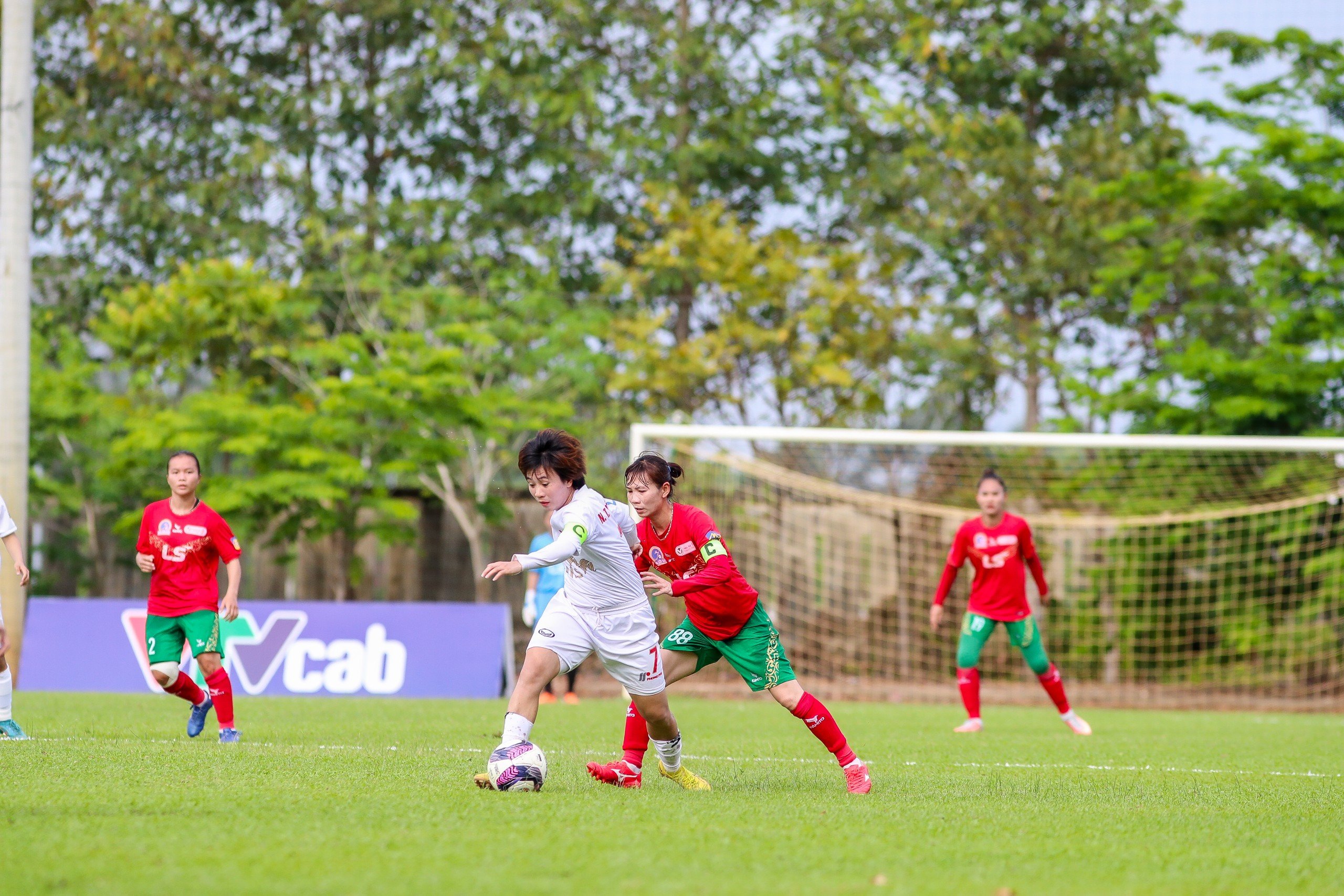 HLV Kim Chi giúp CLB TP.HCM I xây chắc ngôi đầu, Sơn La ngược dòng ngoạn mục