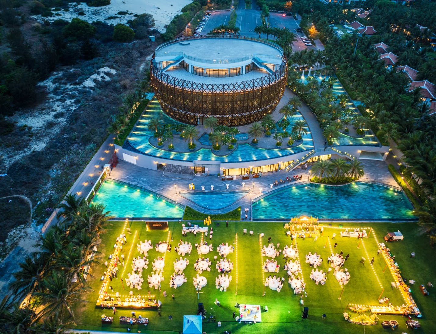 Trung tâm mua sắm, giải trí và hội nghị Axi Plaza khai trương tại Cam Ranh