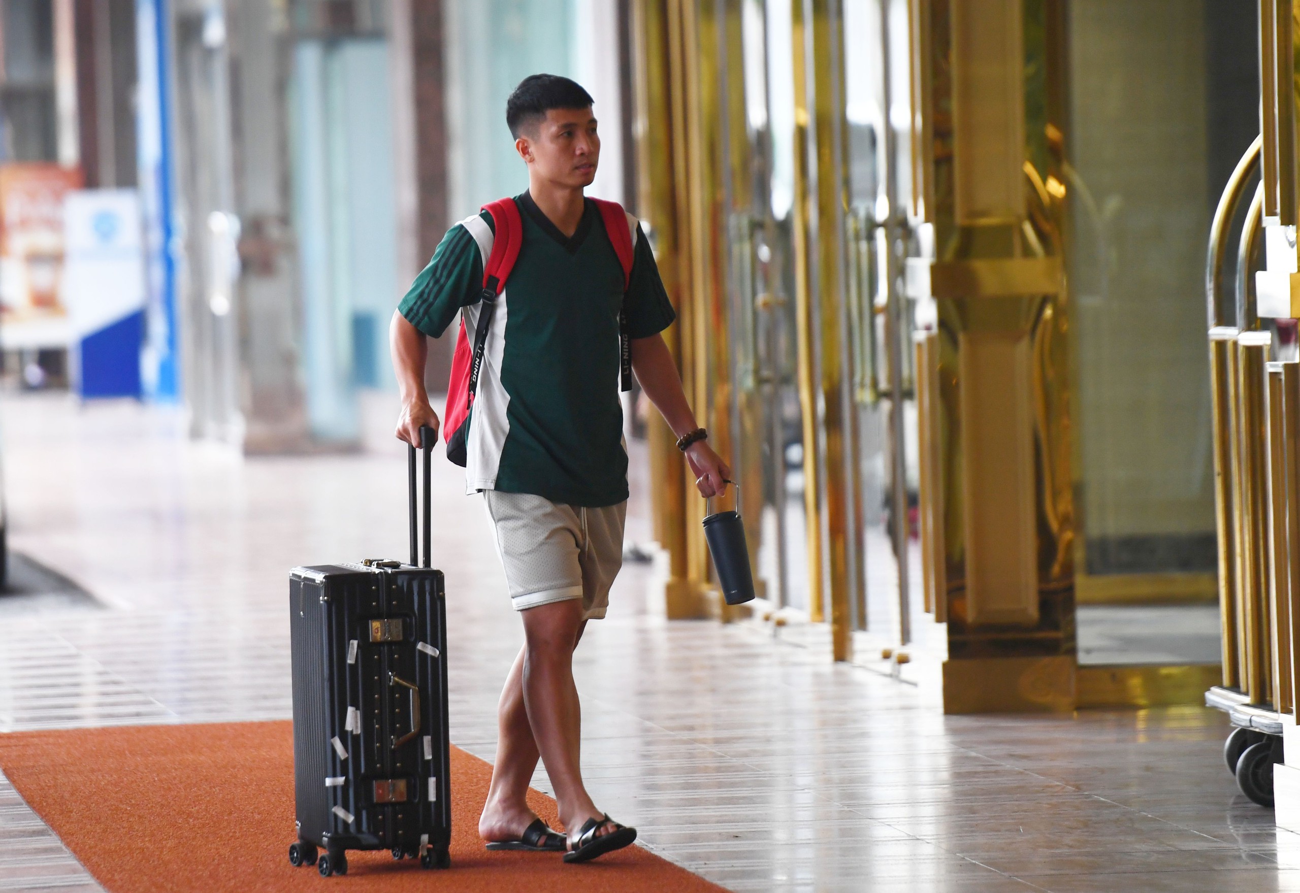 Đội tuyển Việt Nam hội quân: HLV Kim Sang-sik đến sớm, Văn Lâm và Quang ...