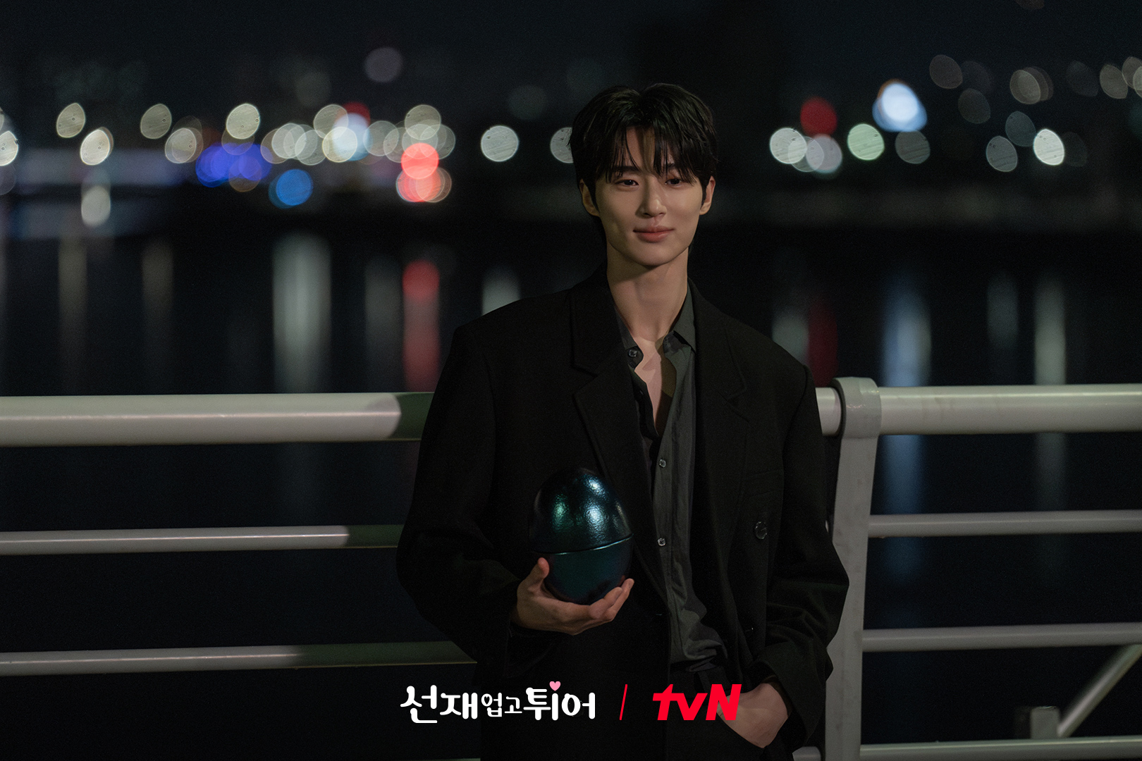 Mỹ nam cao 1,89m Byeon Woo Seok khiến khán giả 'phát cuồng'