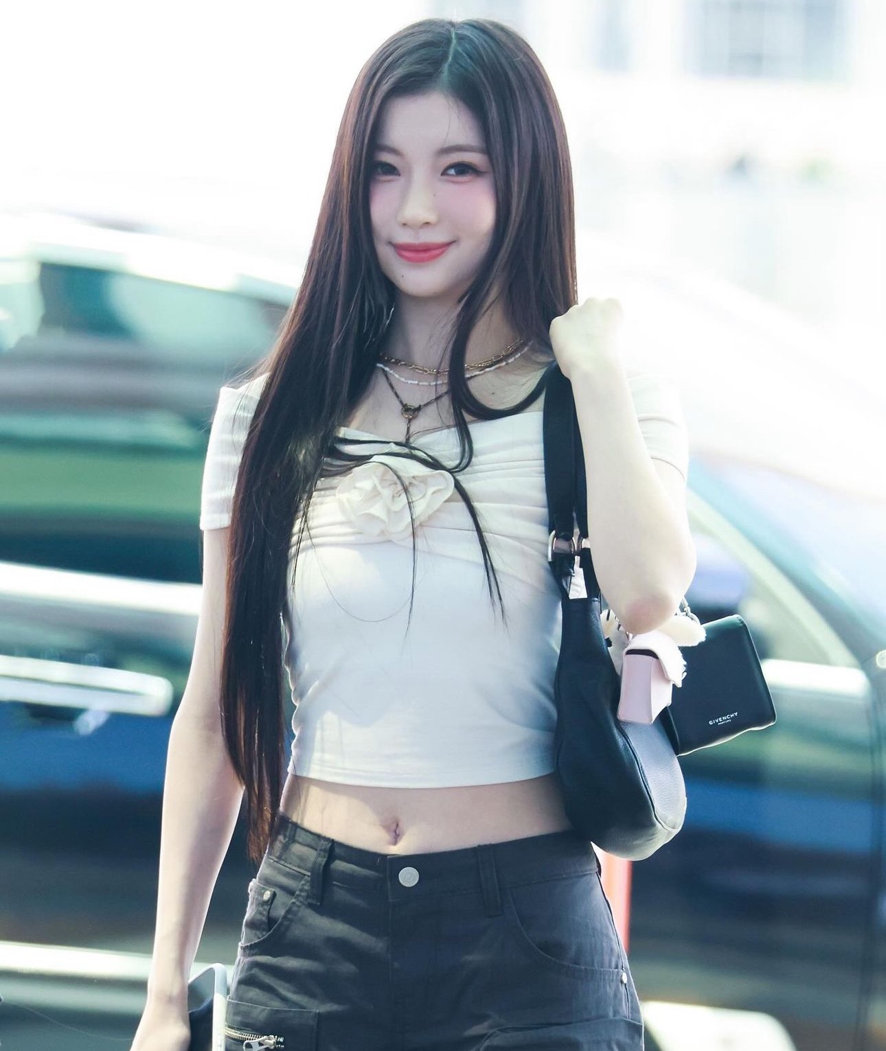 Asa (BabyMonster) được gọi là 'nữ hoàng sân bay' thế hệ mới