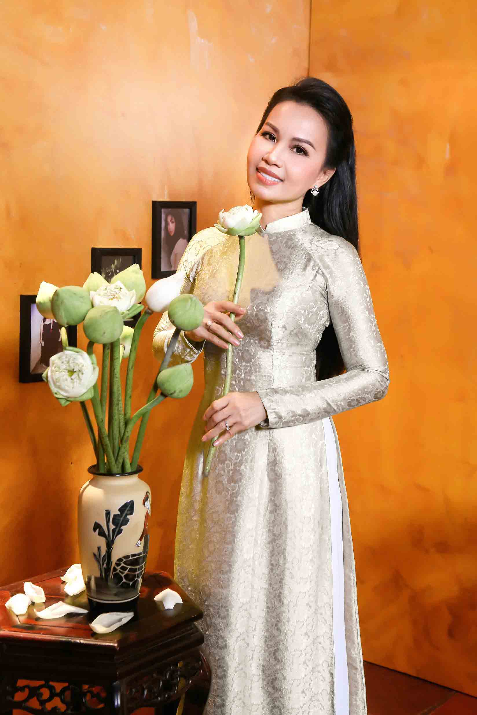 Cẩm Ly được chồng và con tổ chức live show kỷ niệm 30 năm ca hát