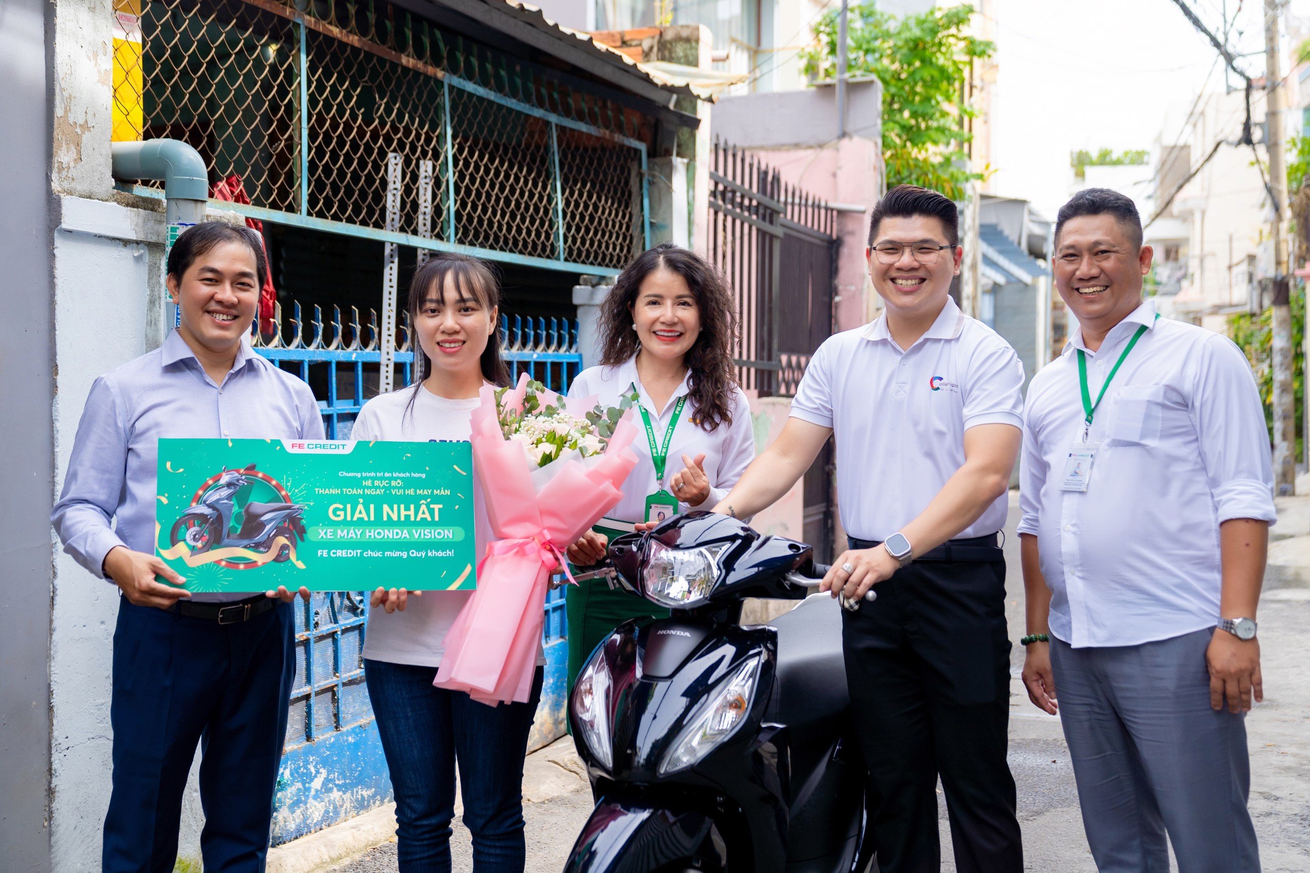 Chào hè rực rỡ cùng FE CREDIT: Honda Vision, vàng SJC đã được trao cho ...