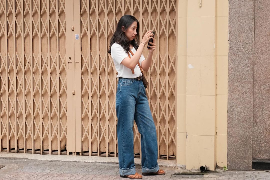 Quần jeans xanh đời thường mà sành sỏi nhất tủ đồ