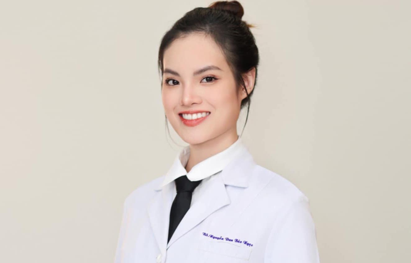 Ca sĩ Sunny Đan Ngọc trở thành bác sĩ Răng hàm mặt