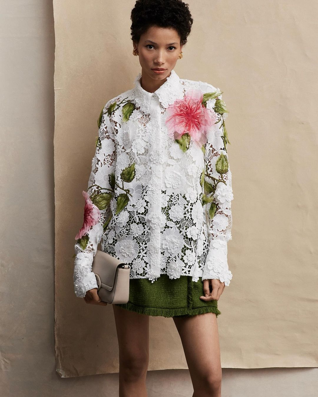 Trang phục ren, xu hướng lãng mạn, quyến rũ nổi bật mùa thu đông 2024