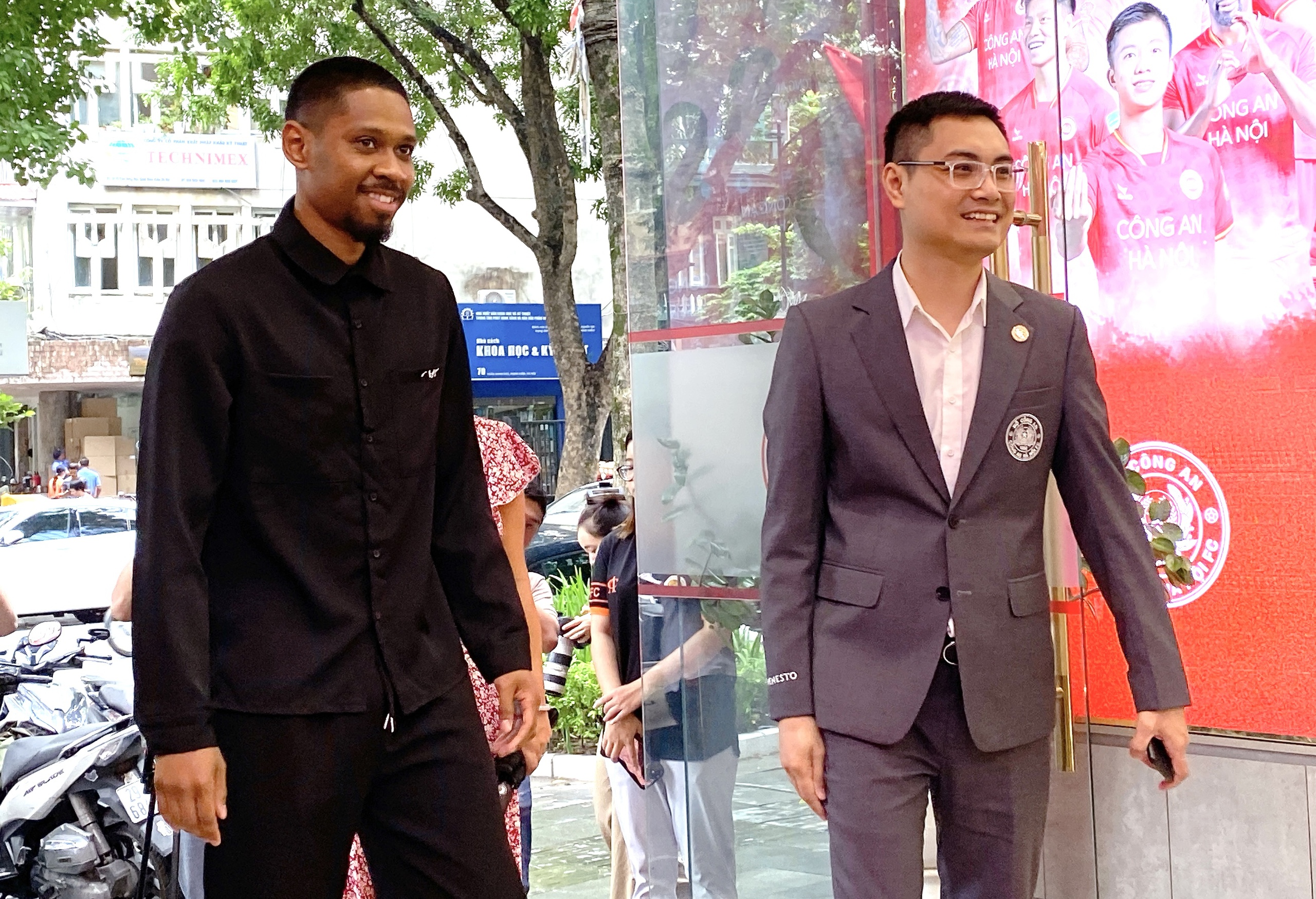 Jason Quang Vinh bật mí cuộc trò chuyện với Quang Hải, chọn số áo đặc ...