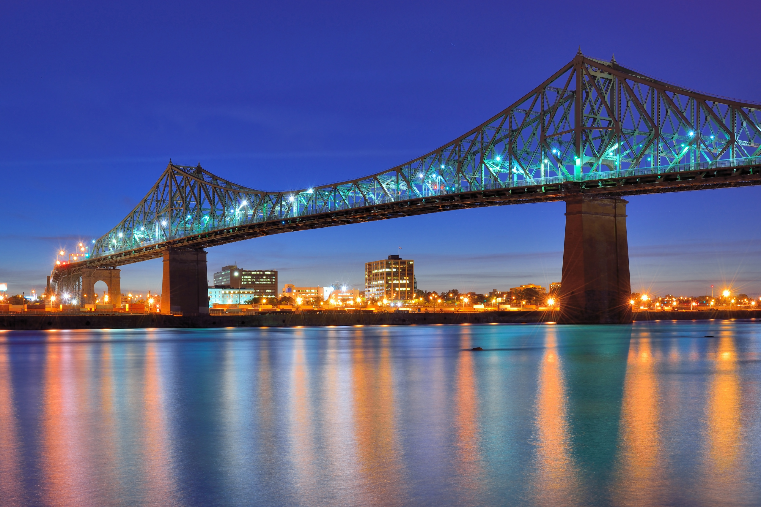 Admire bridges with beautiful architecture in Canada - Vietnam.vn