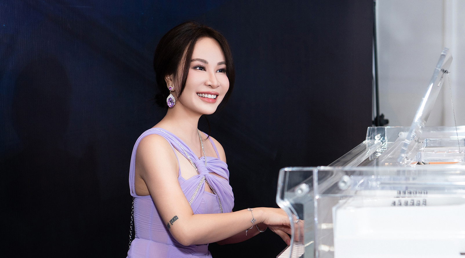 Uyên Linh: Không thể cứ mãi hát theo bản năng