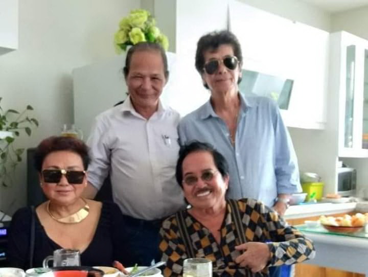 Tiễn biệt chủ phòng trà Tiếng Xưa: ‘Để thiếp theo chàng mấy dặm khơi…’