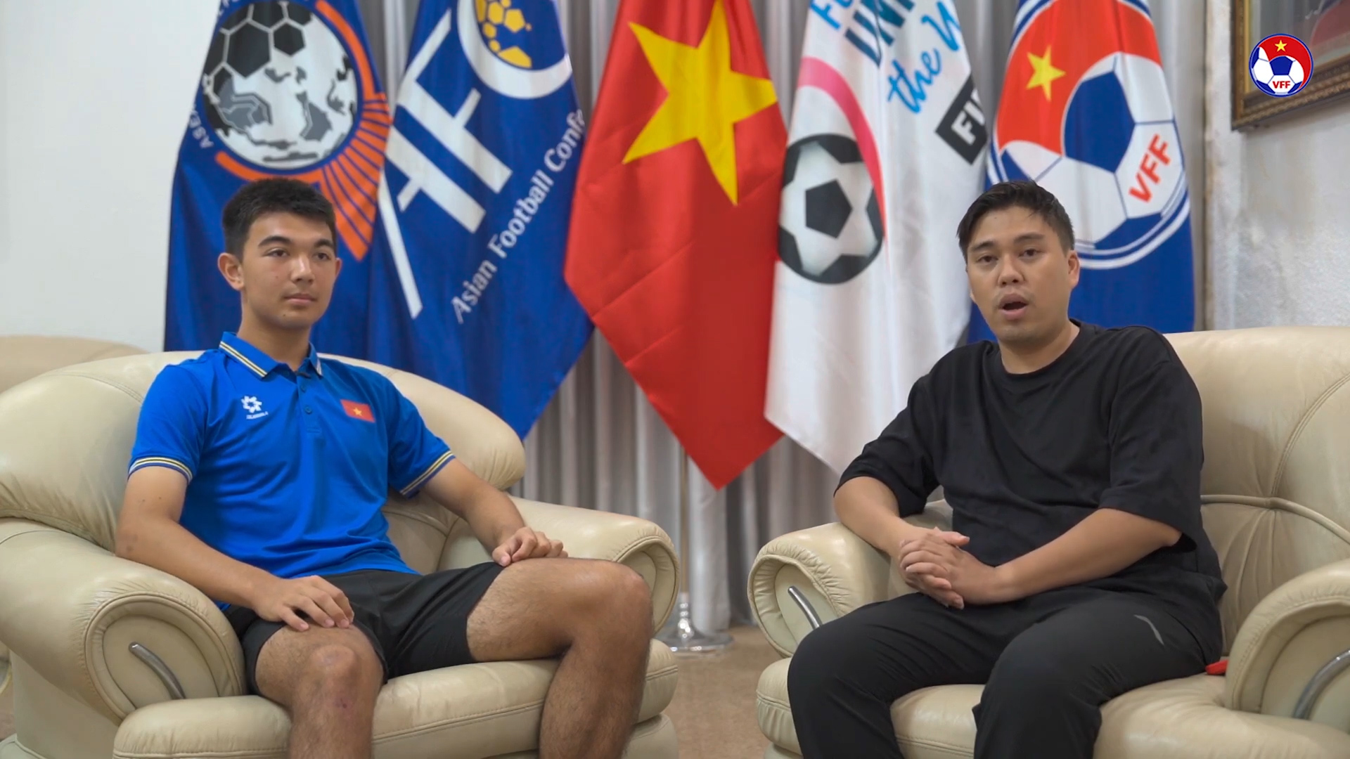 Cầu thủ Việt kiều Maxwell: Tôi được khoác áo Việt Nam là ước mơ của mẹ