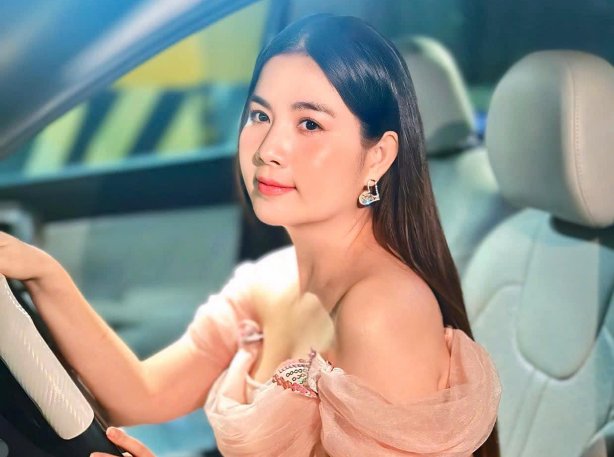 Diễn viên Kha Ly: Ông xã từng không dám bế con