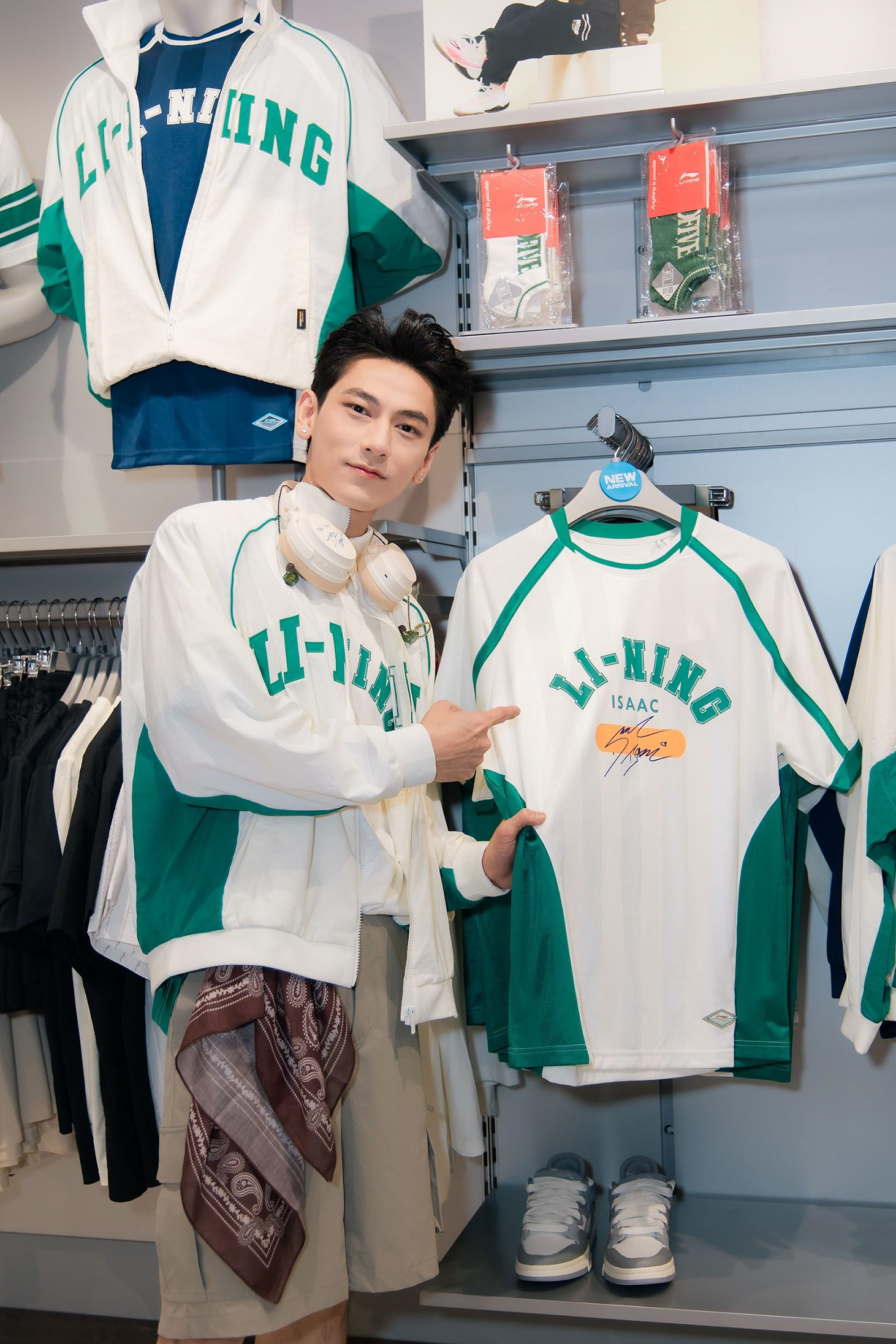 Ca sĩ Isaac đồng hành cùng Li-Ning, trở thành đại sứ độc quyền thời ...