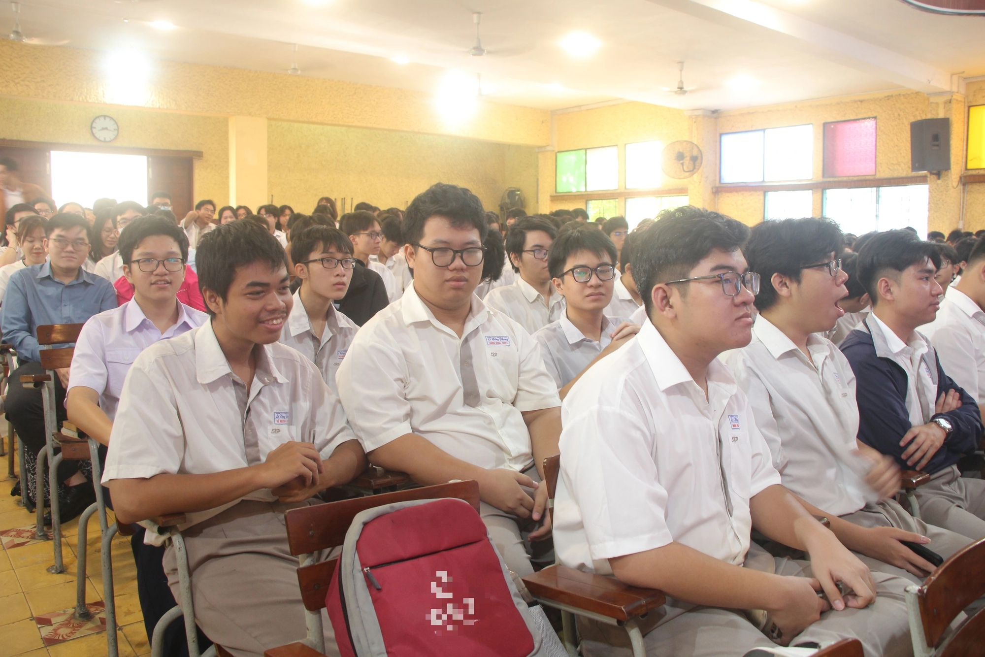 Le Hong Phong High School for the Gifted (HCMC) ranks first in the country in national excellent ...